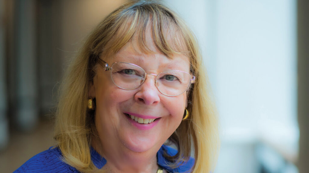 Dean Linda Flynn receives Nurse Educator of the Year Award from ...